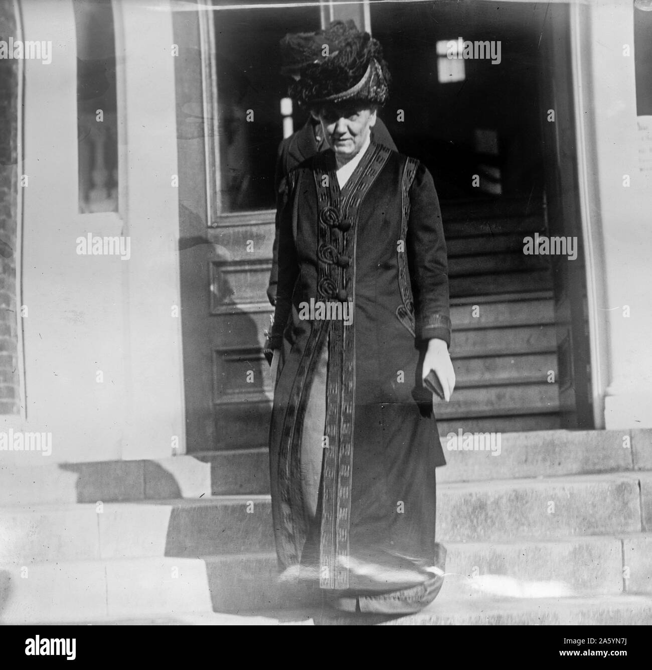 Jane Addams leaving Mercy Hospital in Chicago, after a visit with her ...