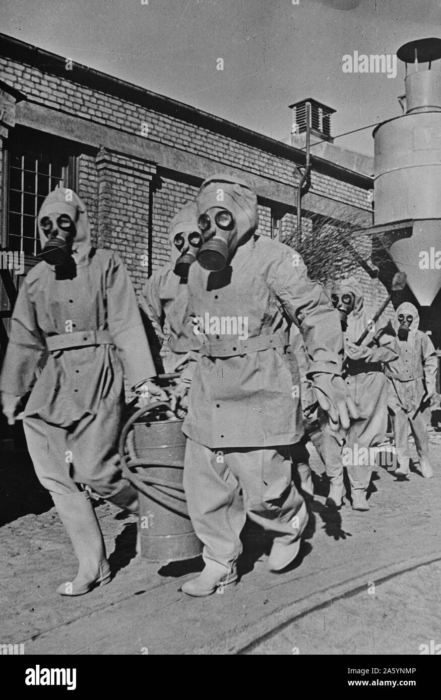 World war ii gas mask hi-res stock photography and images - Alamy