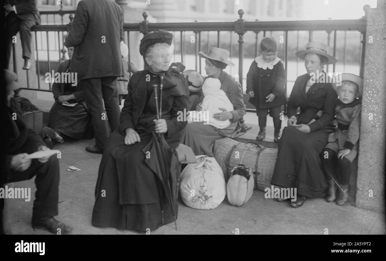 Dutch Immigrant family, Ellis Island, New York Stock Photo - Alamy