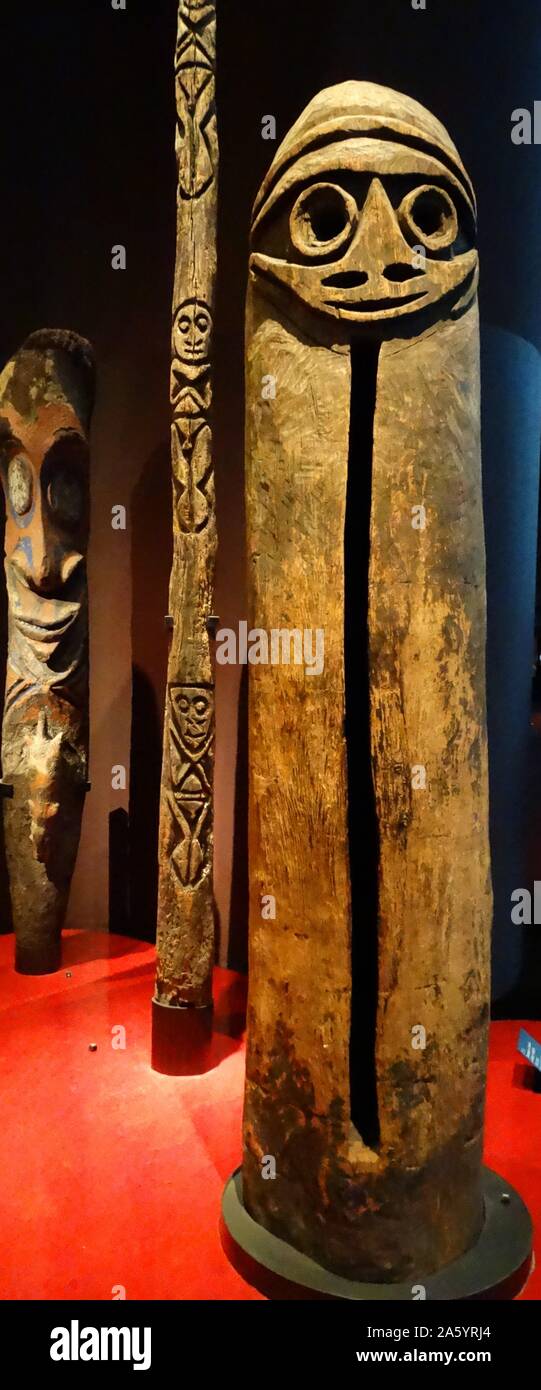 Wooden Slit Gong, from the Small Nambas tribe of Island of Malekula ...