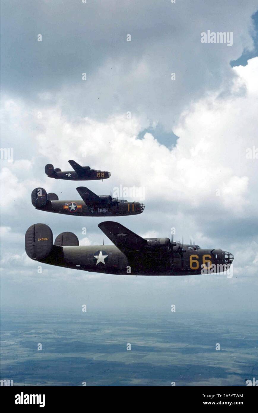 Aircraft formation wwii hi-res stock photography and images - Alamy