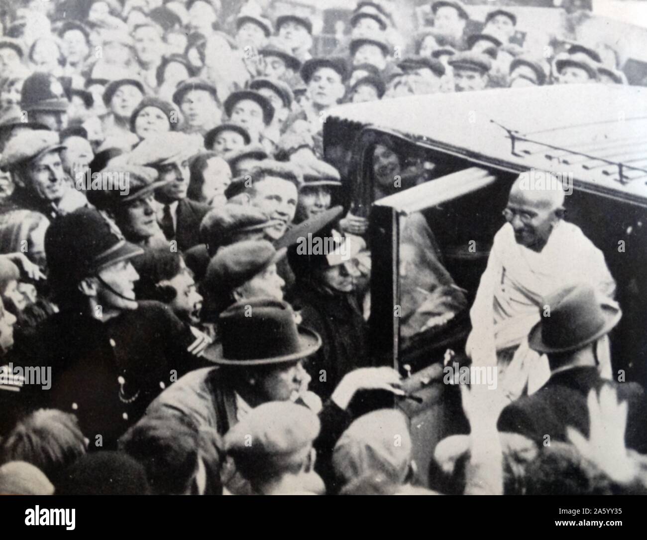 Round table conference hi-res stock photography and images - Alamy