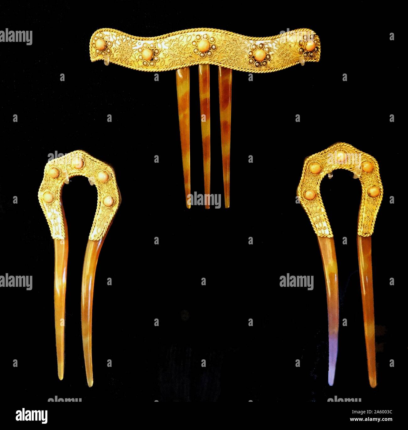 Gold metal comb from Italy. Dated 19th Century Stock Photo - Alamy