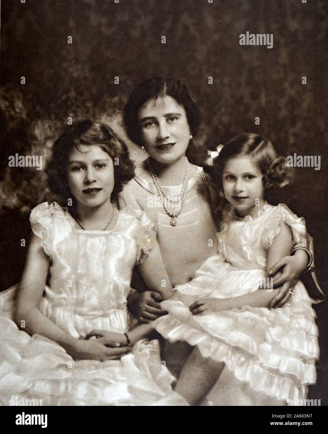 Queen Elizabeth (Elizabeth Bowes Lyon) with her daughters Elizabeth ...