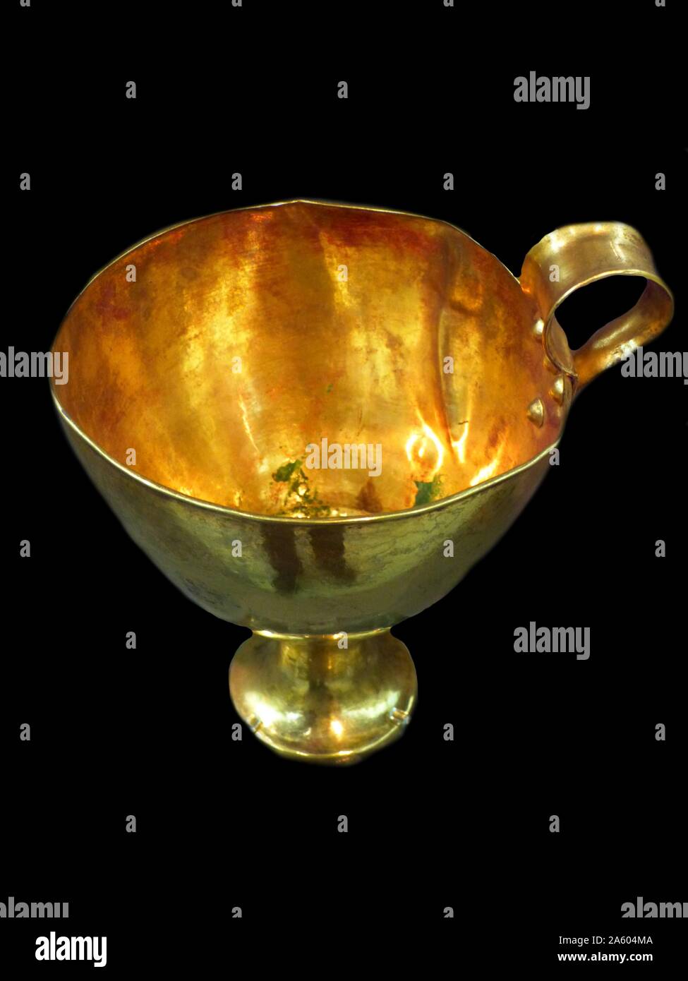 Ancient greek kylix cup hi-res stock photography and images - Alamy