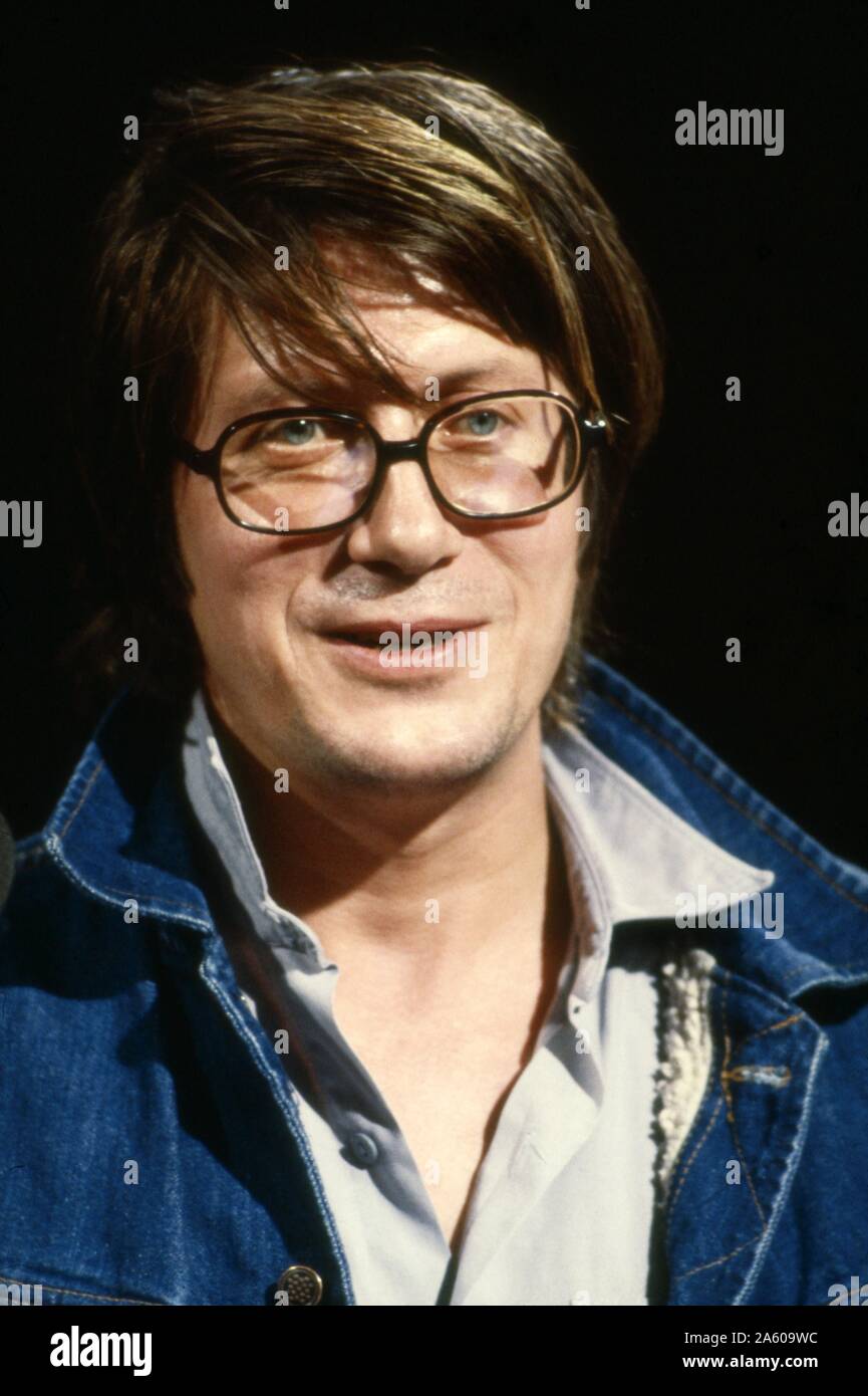 Jacques Dutronc, French singer and actor. Portrait in 1982 Stock Photo ...