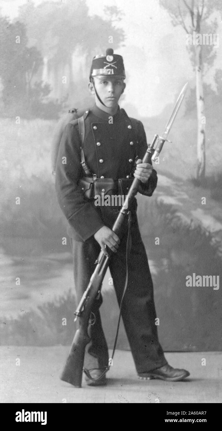 Swiss soldier with rifle and bayonet c.1900 Stock Photo - Alamy