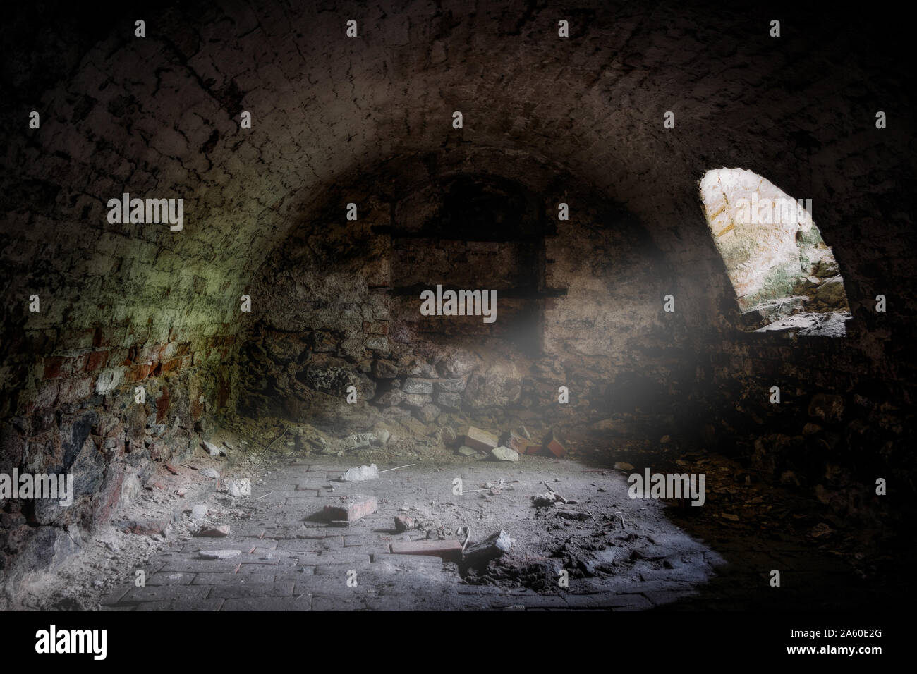 Abandoned empty old dark underground vaulted cellar Stock Photo - Alamy
