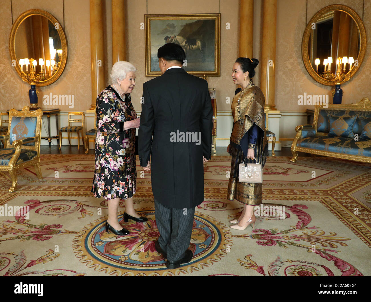 Queen Elizabeth II receives the Ambassador from the Lao People's ...