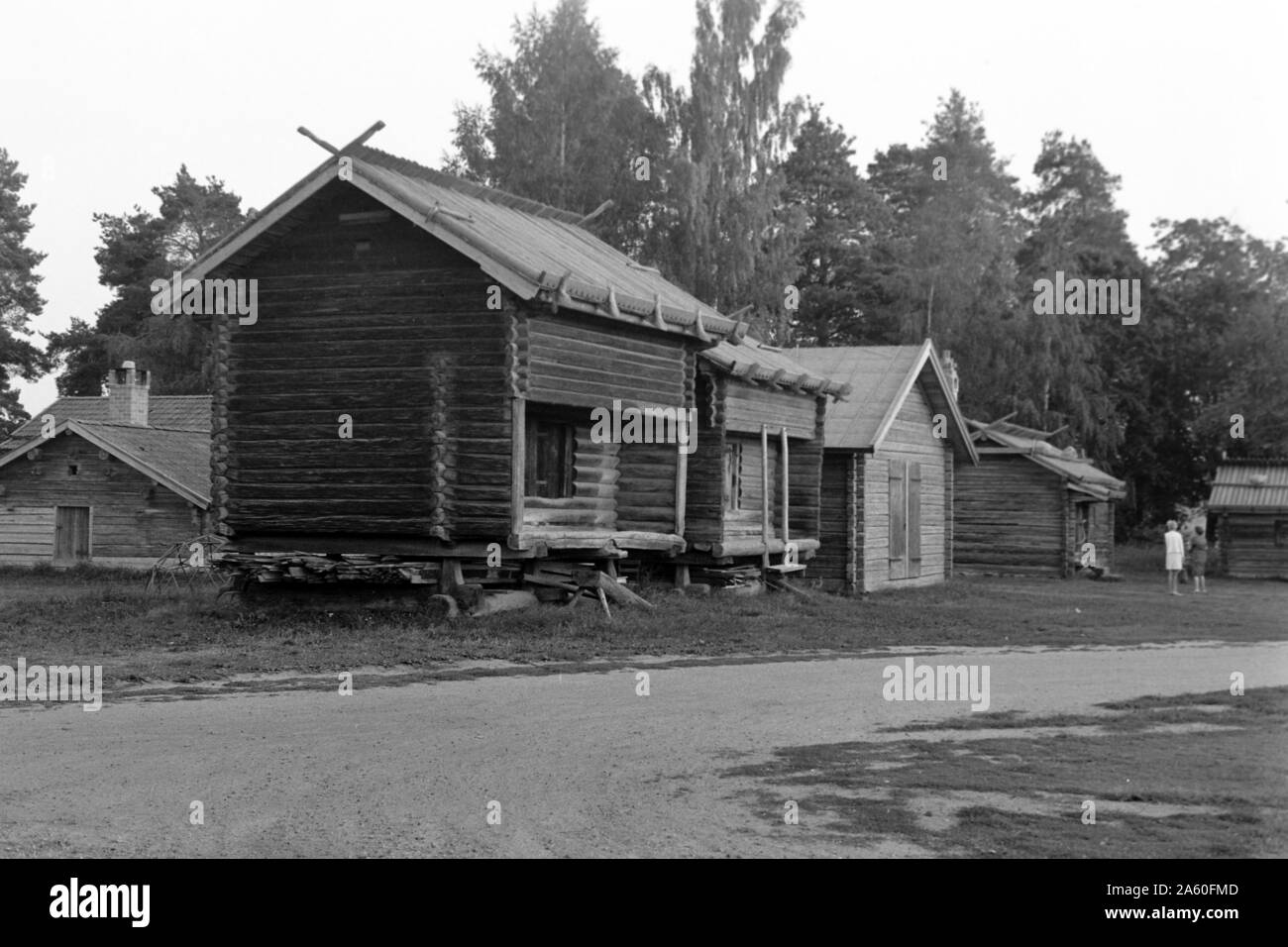 Schwedische Blockhütte ,Schweden 1969. Swedish log cabin ,Sweden 1969 ...