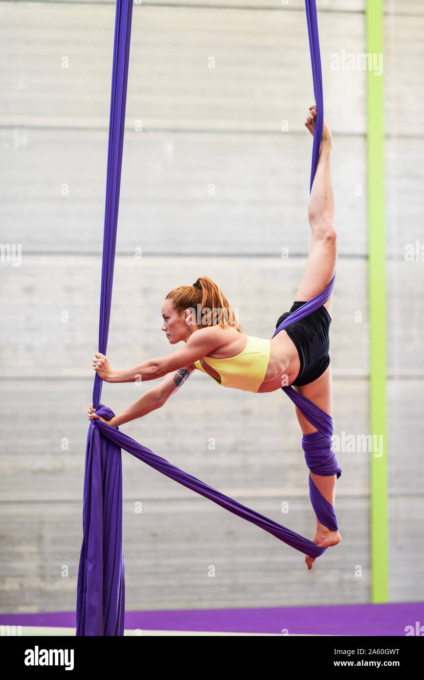 Exercise leg air hi-res stock photography and images - Alamy