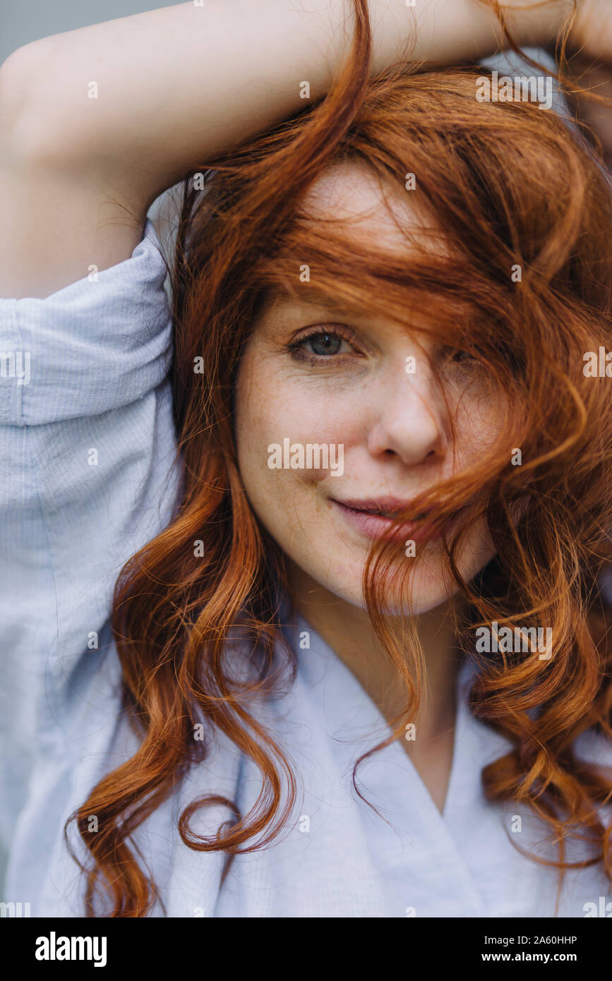 Portrait of beautiful redheaded woman Stock Photo - Alamy