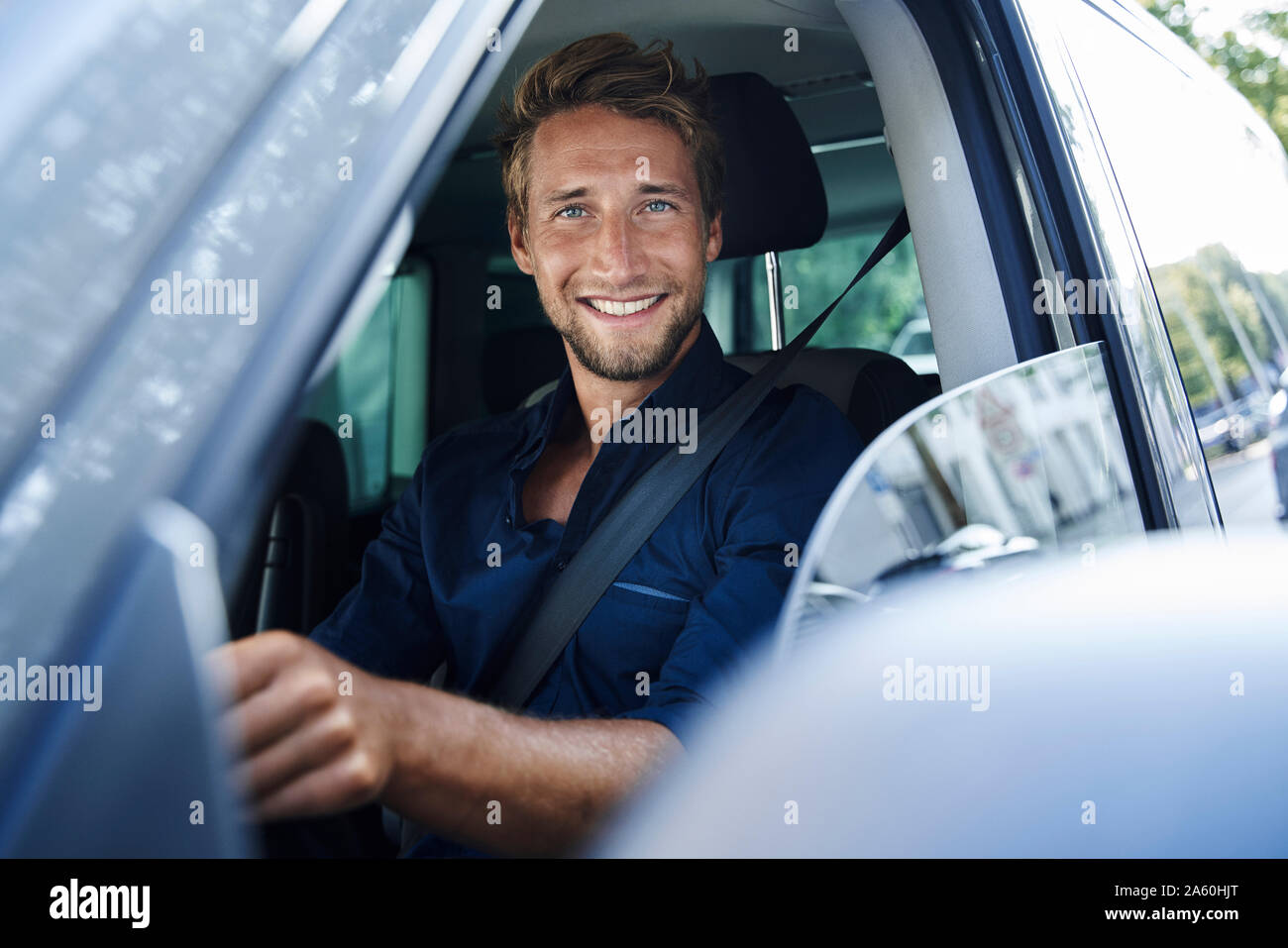Man in car hi-res stock photography and images - Alamy