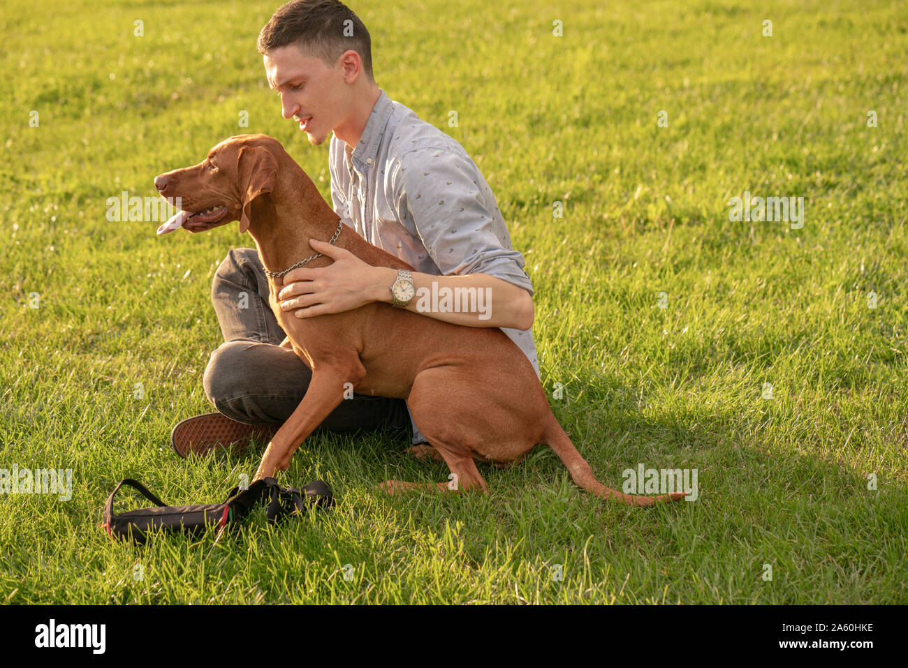 Man bonding with dog hi-res stock photography and images - Alamy