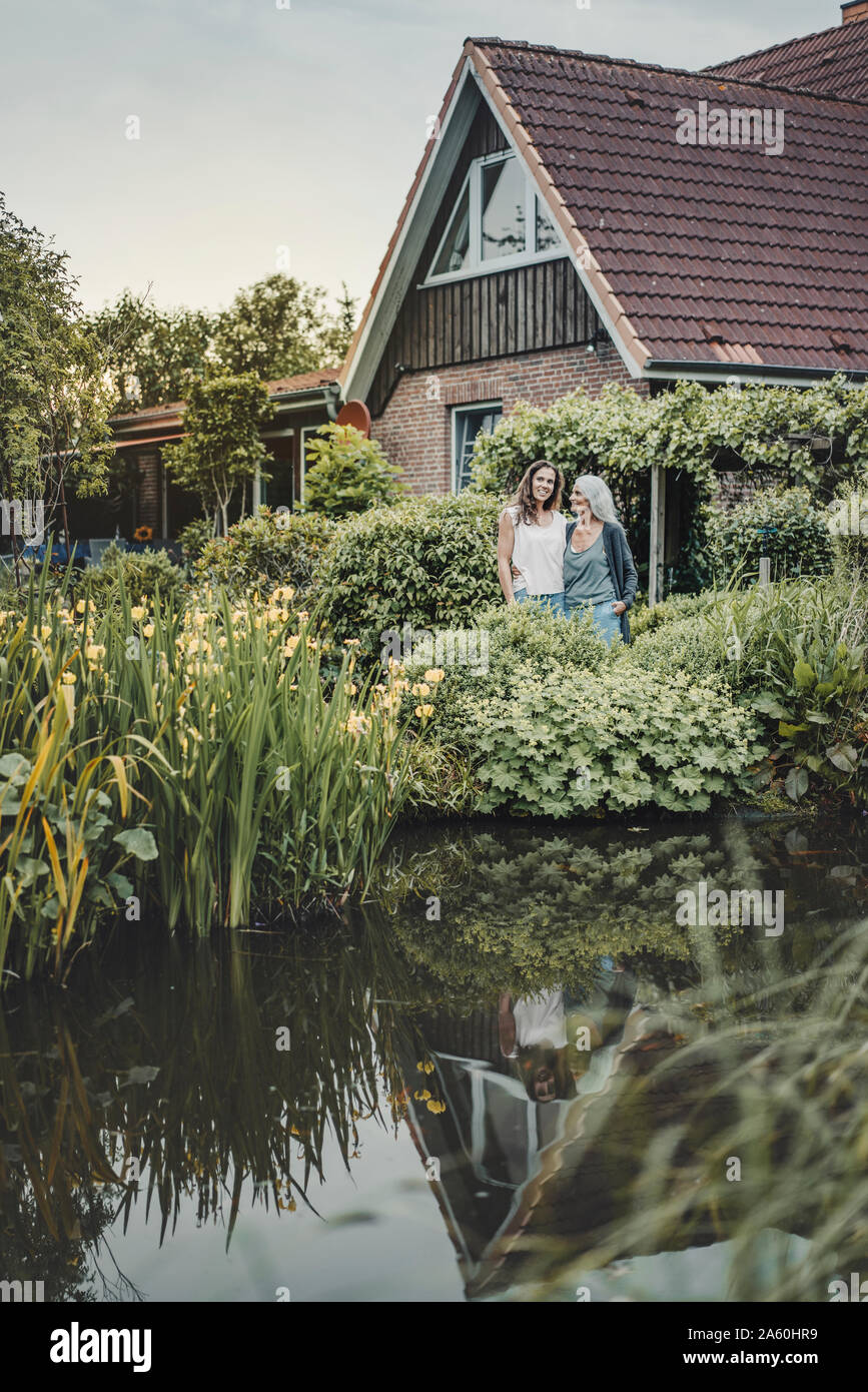 Inf ront of their house hi-res stock photography and images - Alamy