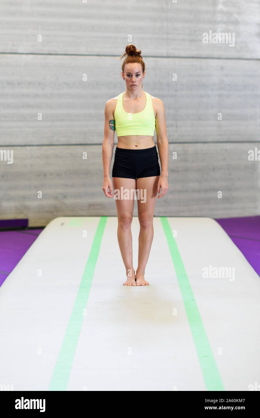 Female gymnast on floor exercise hi-res stock photography and images ...