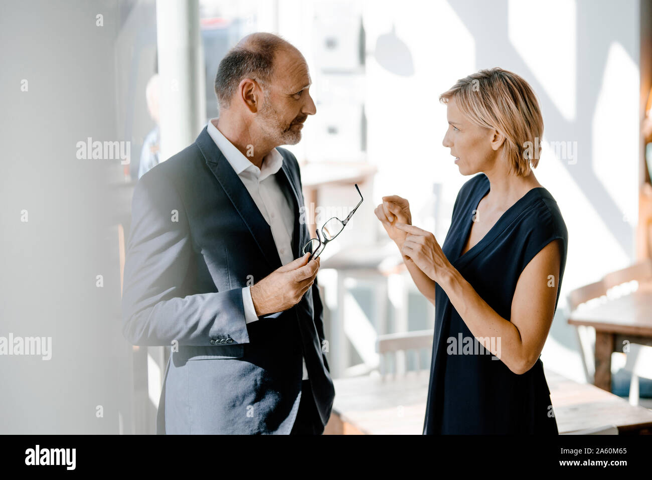 Consulting solutions hi-res stock photography and images - Alamy