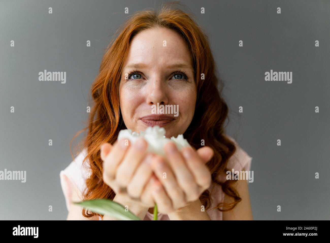 Smelling flower hand hi-res stock photography and images - Alamy