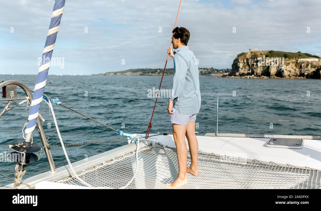 People on a sailboat hi-res stock photography and images - Alamy