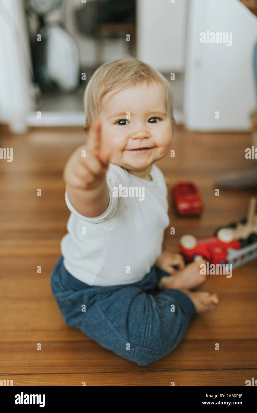 Baby pointing at camera hi-res stock photography and images - Alamy