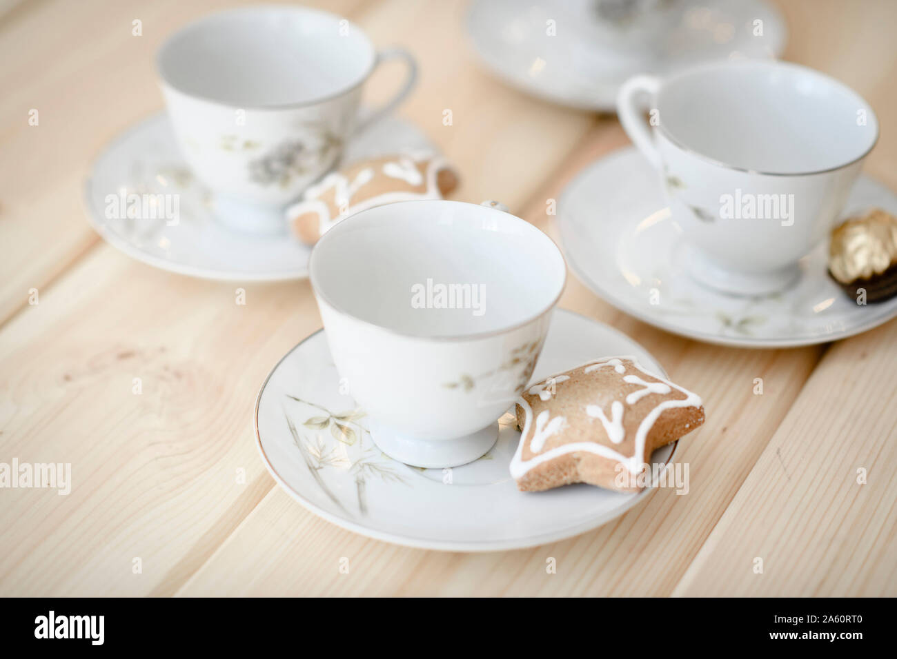 Empty cups hi-res stock photography and images - Alamy