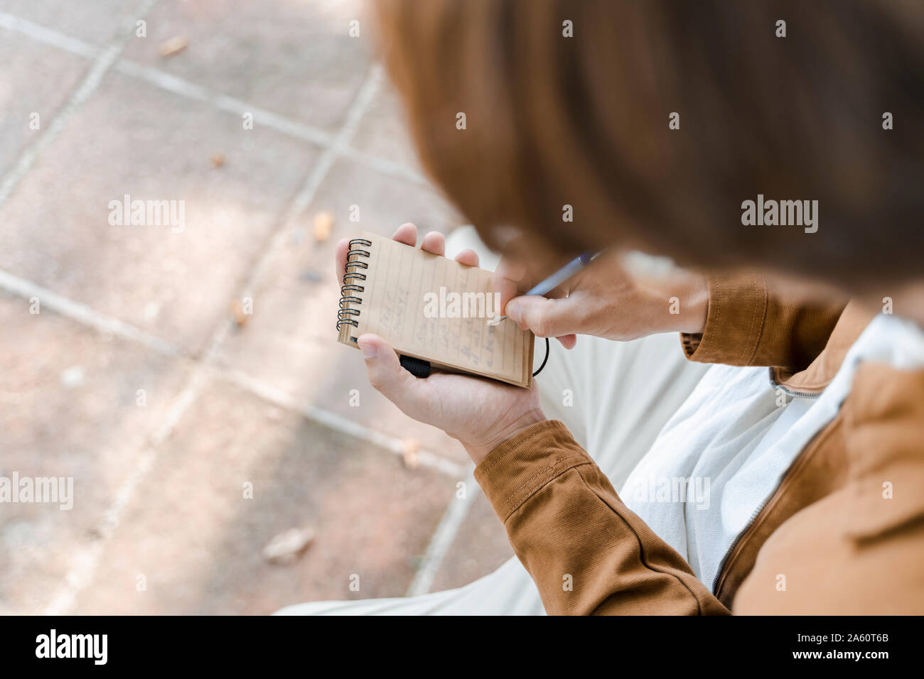 Man taking notes hi-res stock photography and images - Alamy