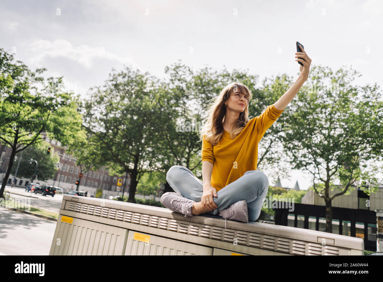Young woman sitting in a box hi-res stock photography and images - Alamy