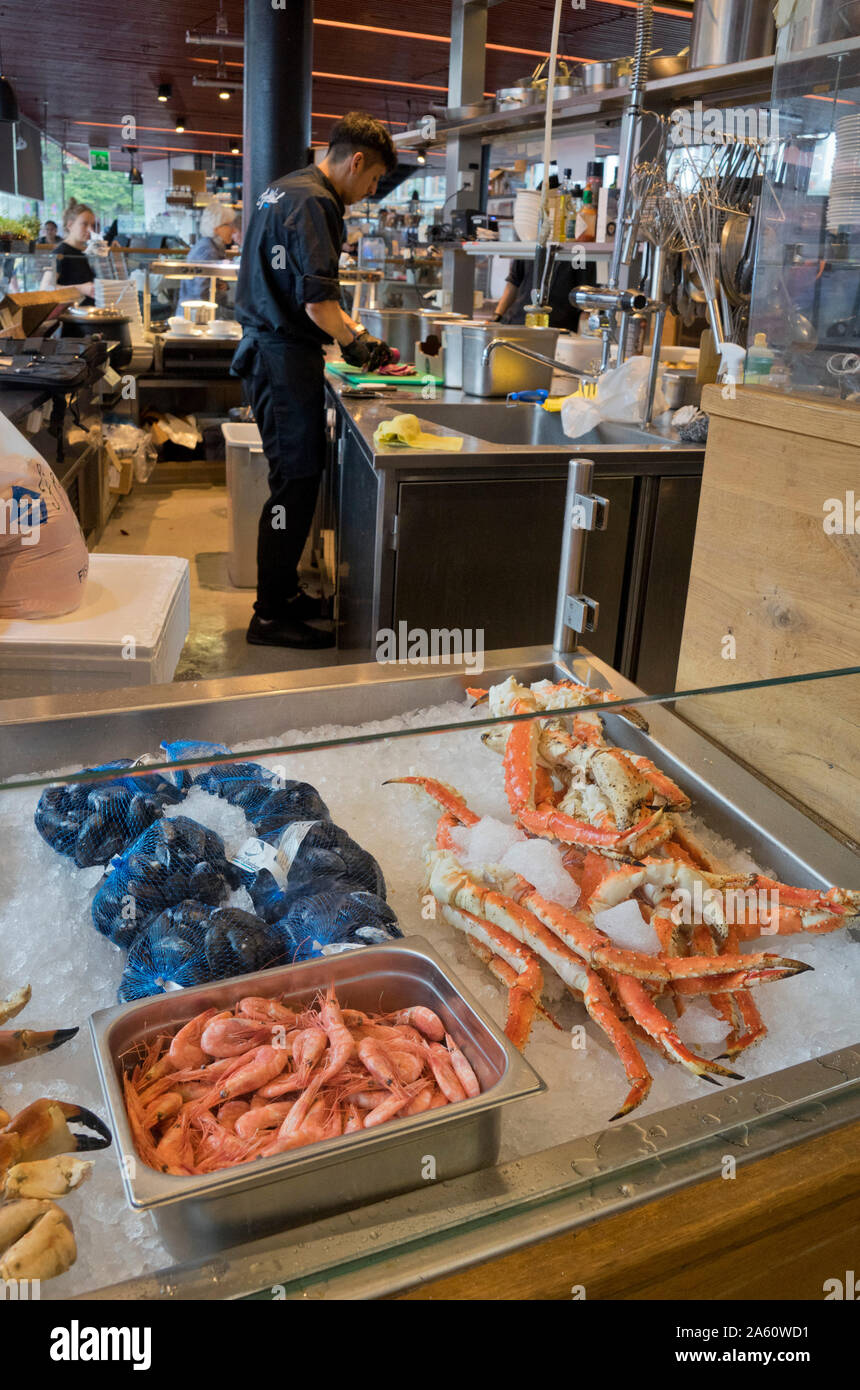 Shellfish in market stall inside hi-res stock photography and images ...