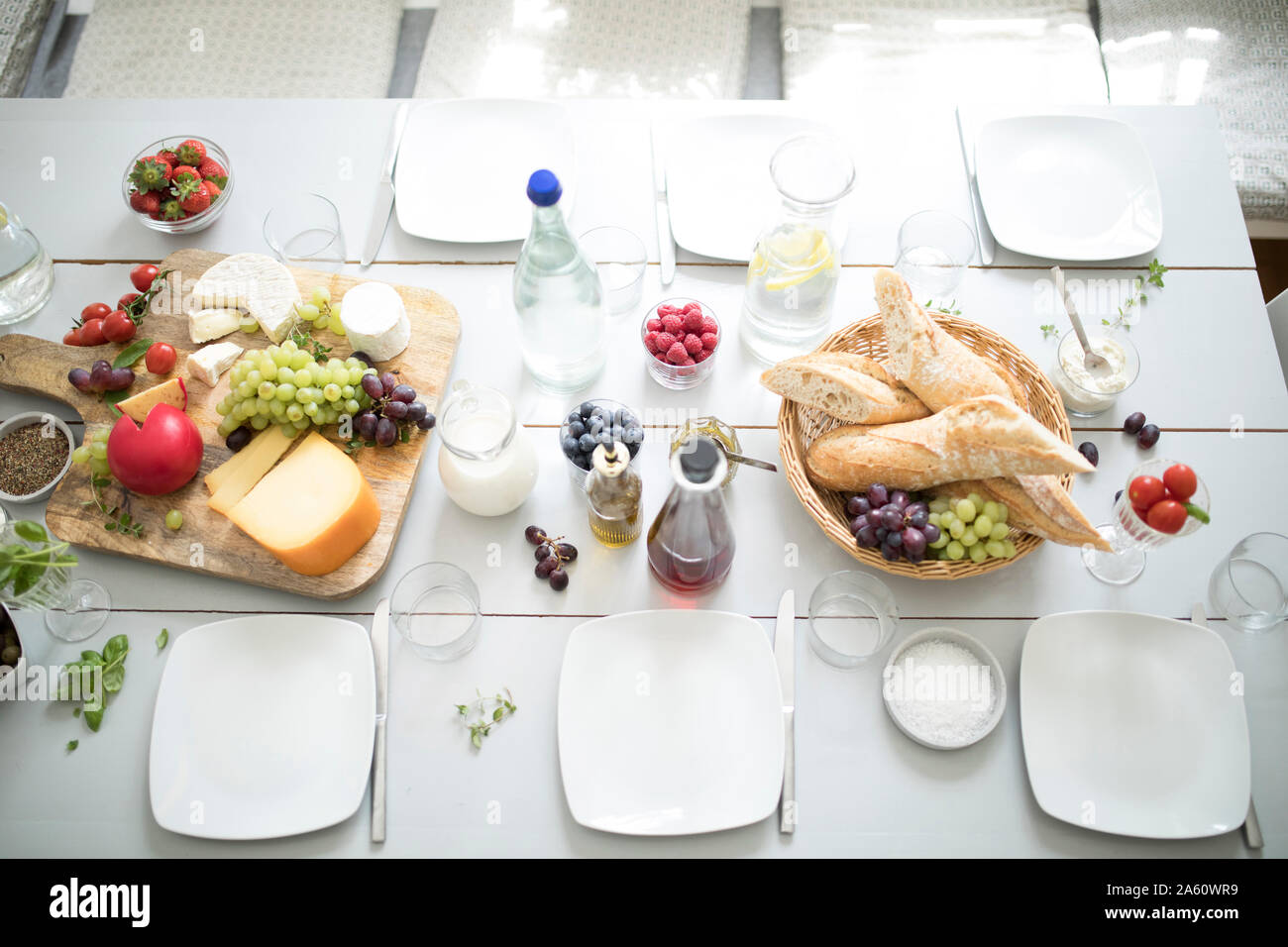 Table of fruit hi-res stock photography and images - Alamy