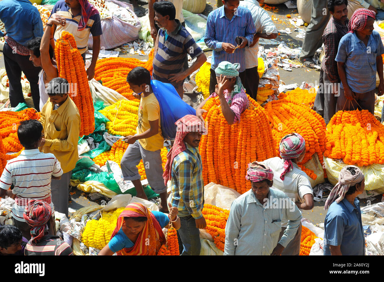 Marigold garland hi-res stock photography and images - Alamy