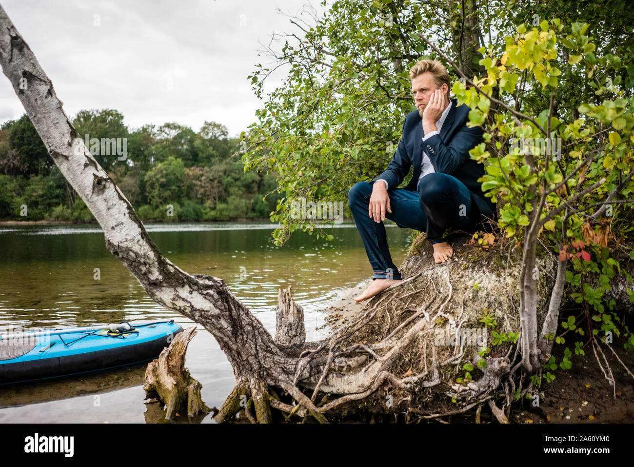 Person looking out in distance hi-res stock photography and images - Alamy