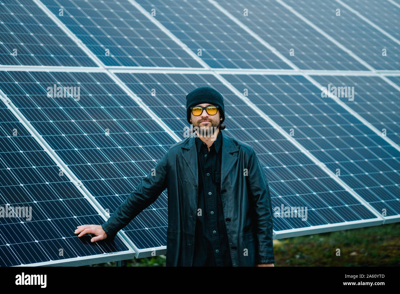Solar panel stands hi-res stock photography and images - Alamy