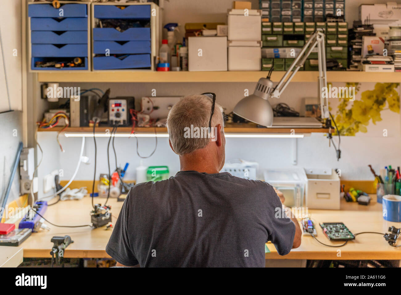 Working on electronic circuit hi-res stock photography and images - Alamy