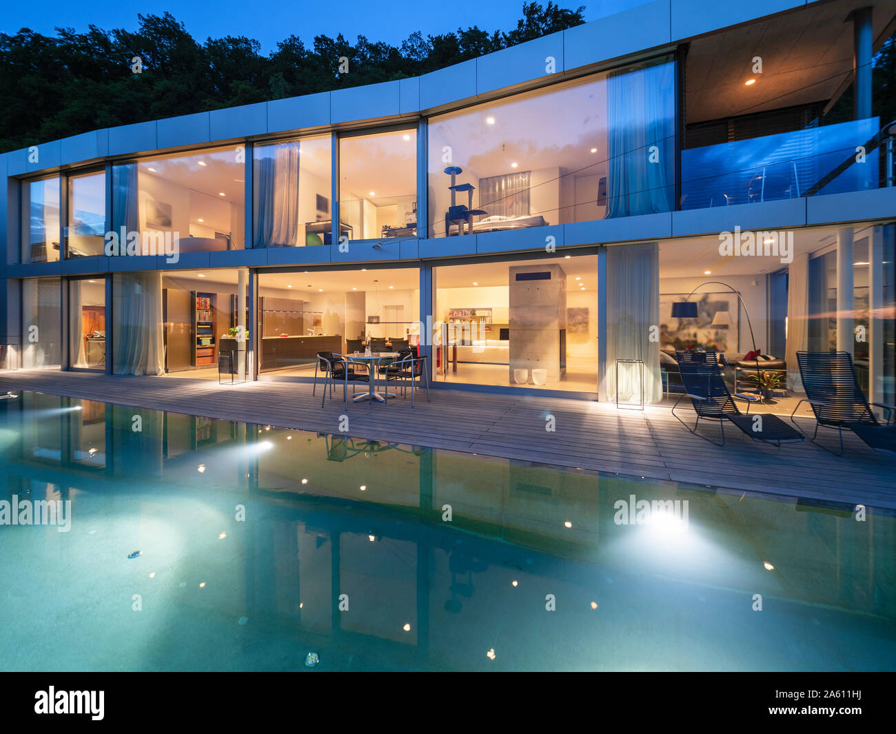Lighted window front hi-res stock photography and images - Alamy