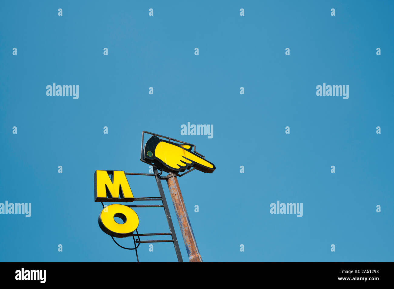 Hand pointing sign hi-res stock photography and images - Alamy