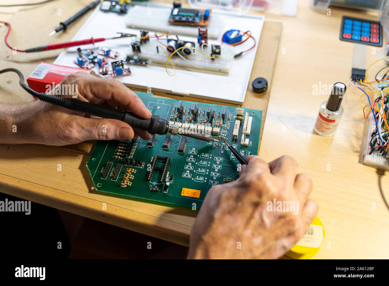 Circuits close up hi-res stock photography and images - Alamy