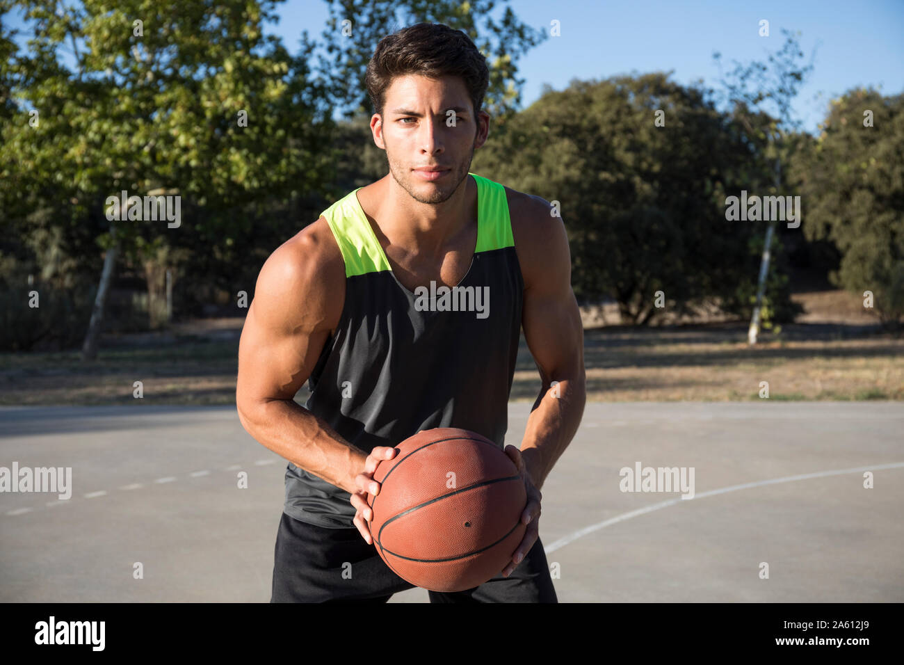 Focused basketball player hi-res stock photography and images - Alamy