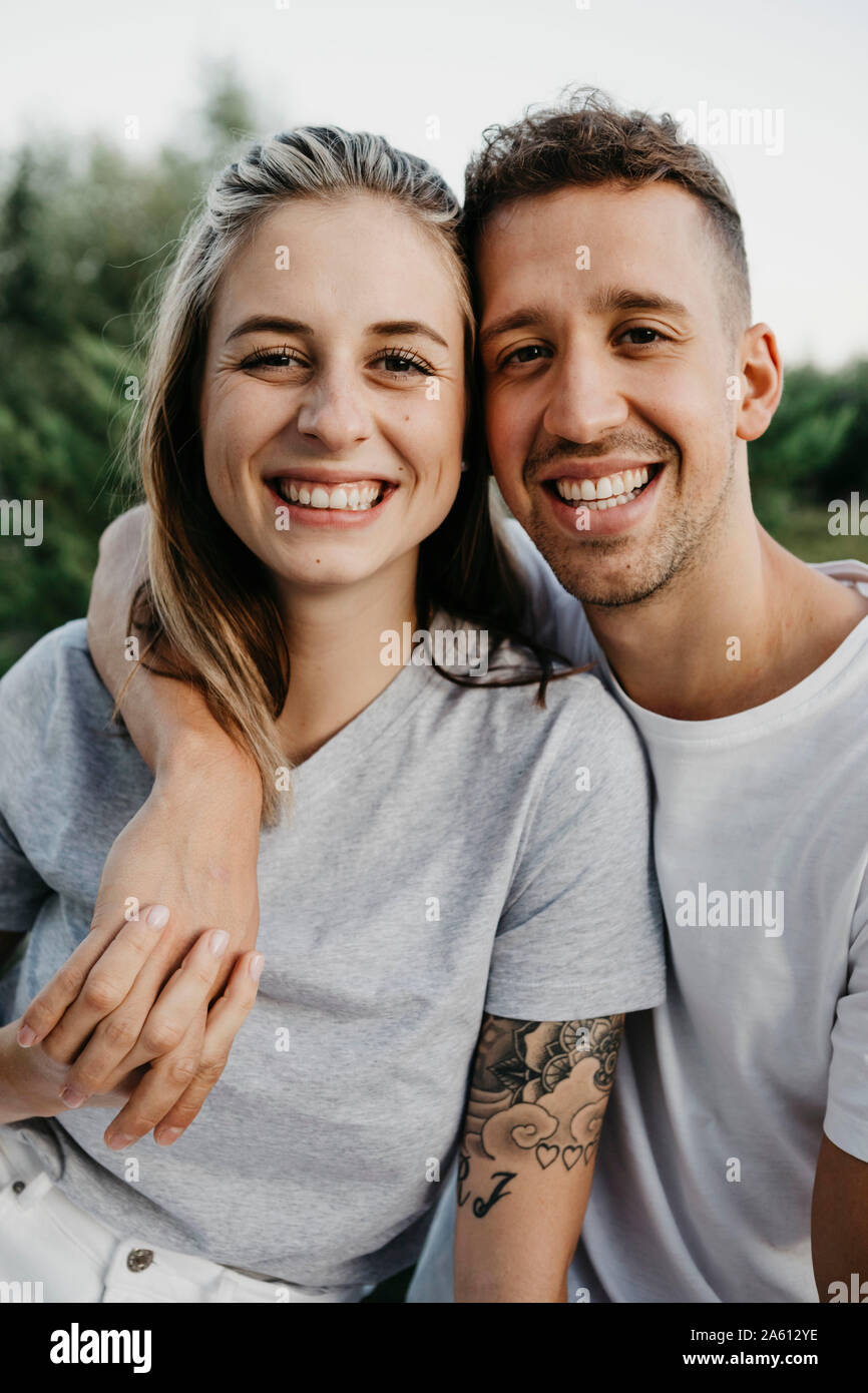 Funny couple laughing together hi-res stock photography and images - Alamy