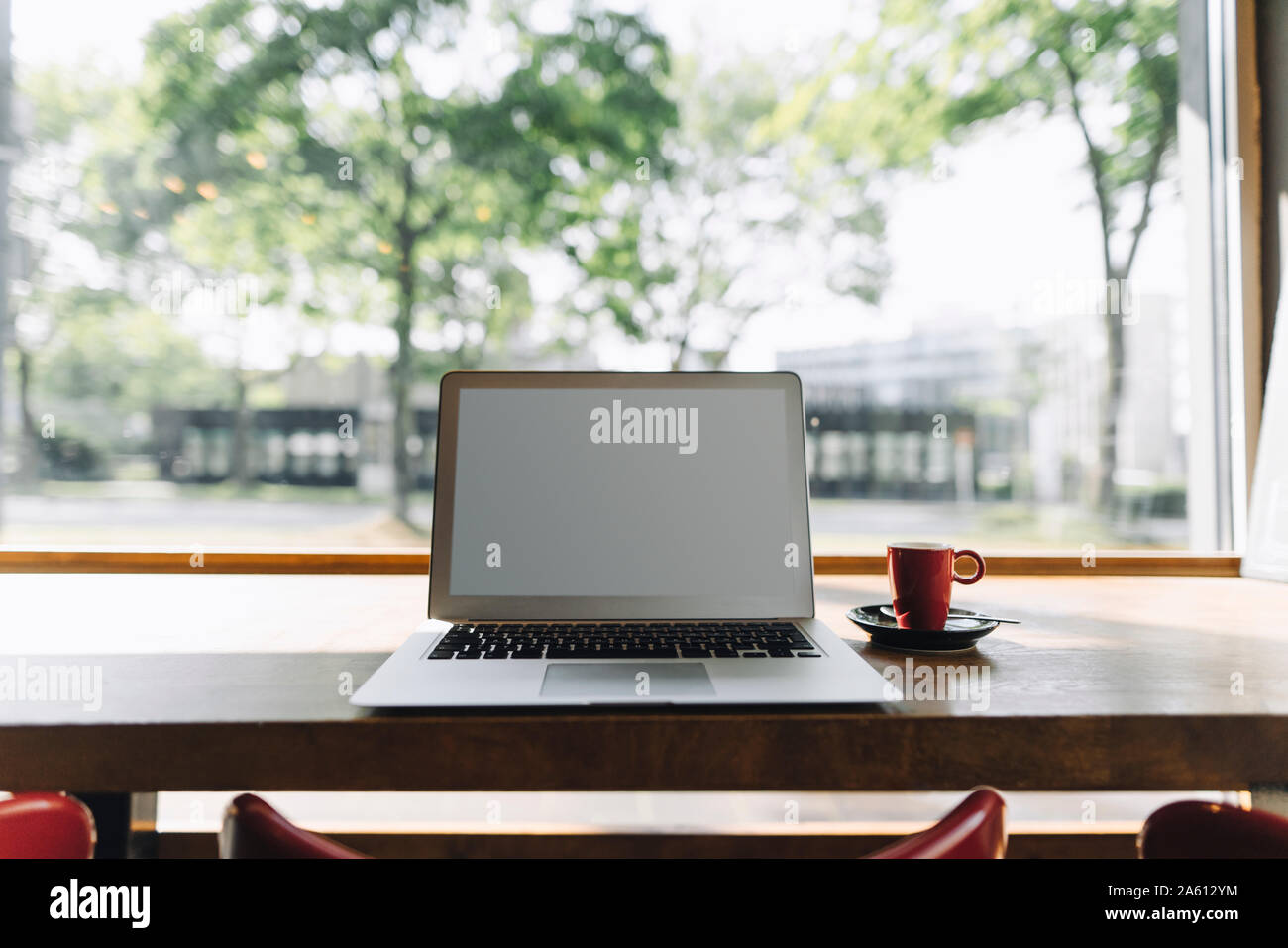 Working at a coffee table hi-res stock photography and images - Alamy