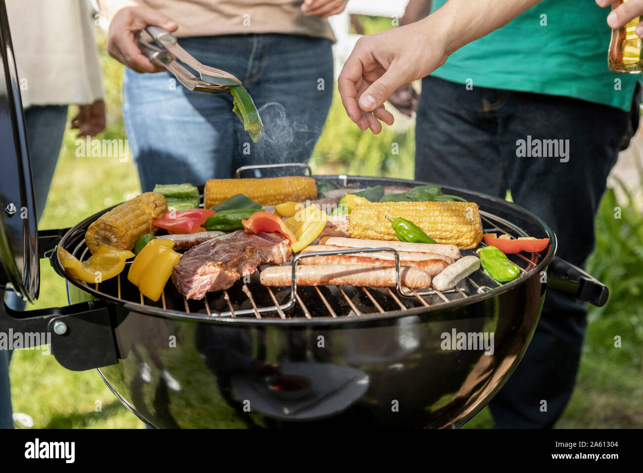 Barbecue grill meeting hi-res stock photography and images - Alamy