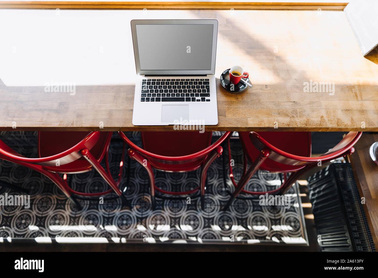 Working at a coffee table hi-res stock photography and images - Alamy