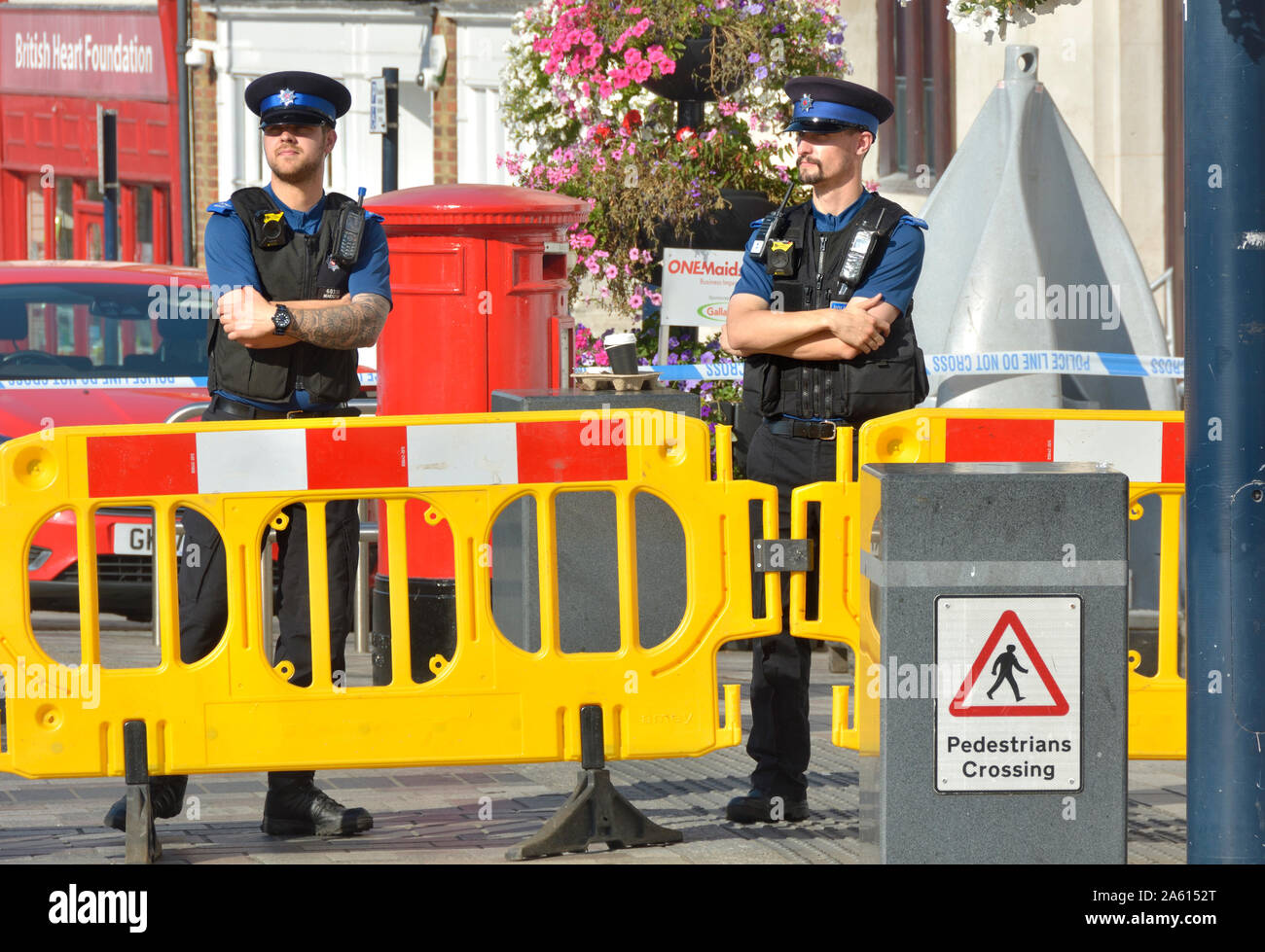 Crime scene police officers police cordon hi-res stock photography and ...