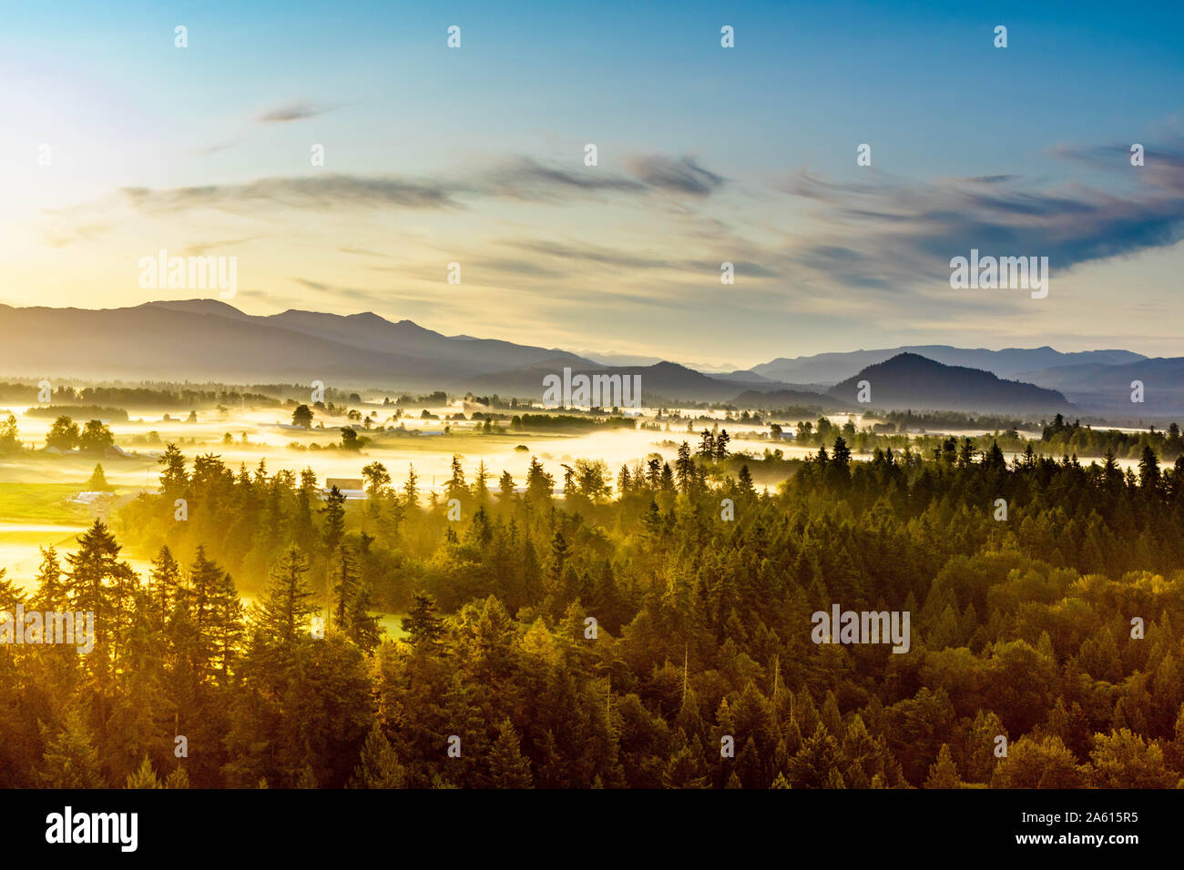 Sunrise at mount rainier hi-res stock photography and images - Alamy