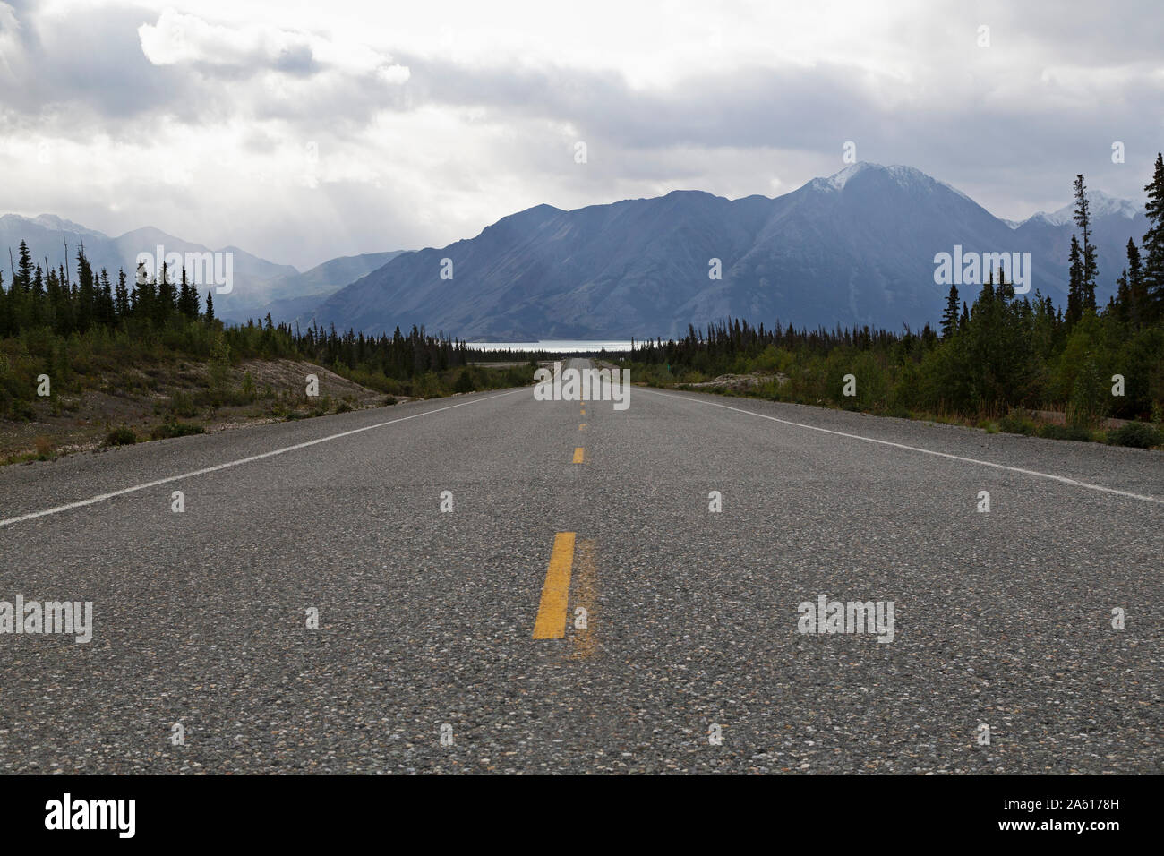 Highway with a view of the Saint Elias Mountain Range in Kluane ...