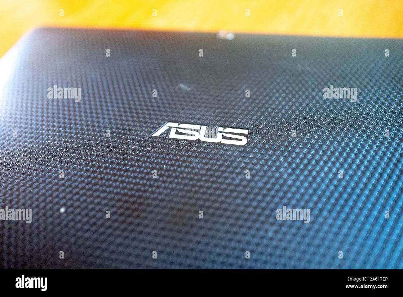 Asus logo hi-res stock photography and images - Alamy