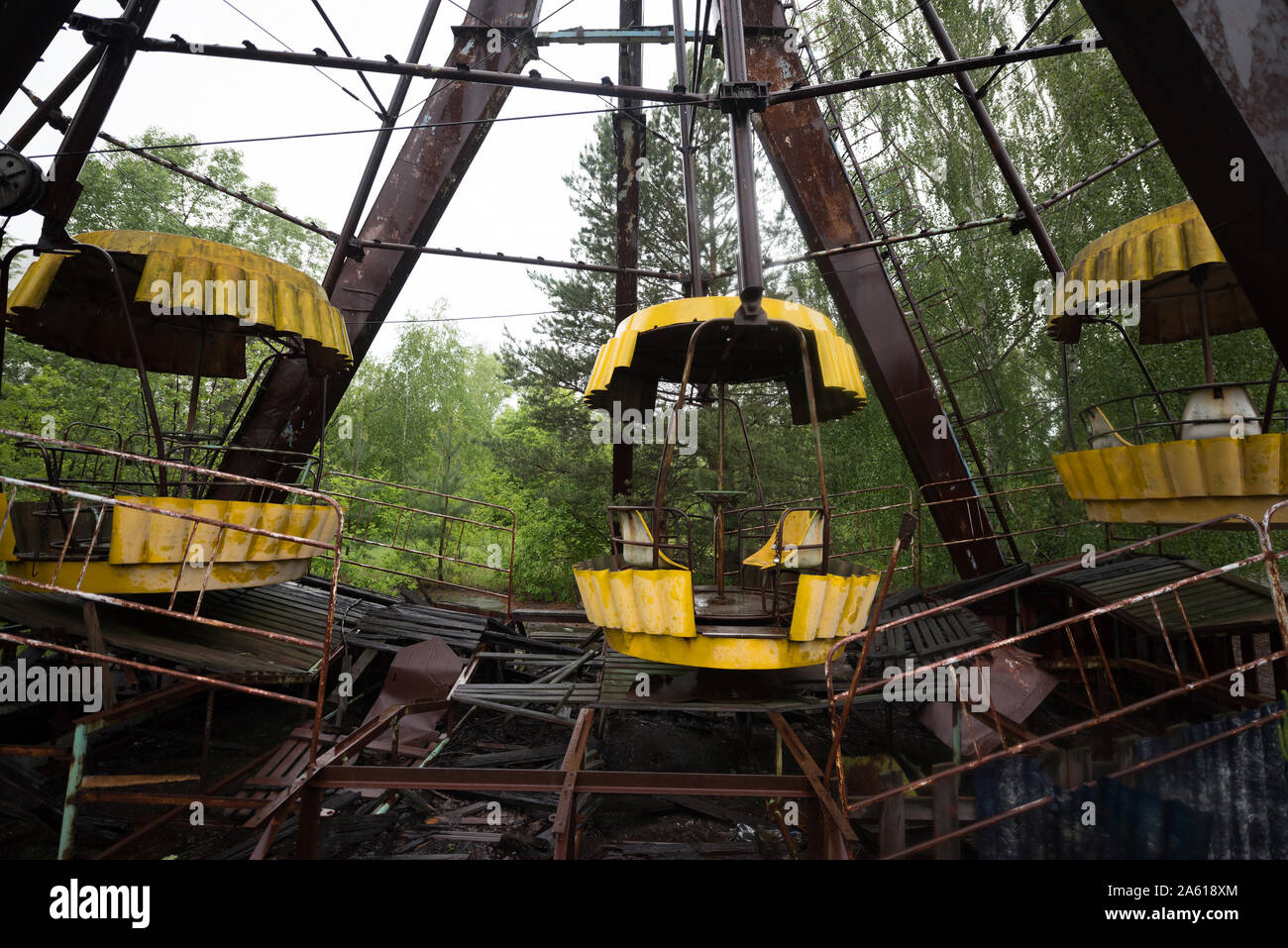 rusty ferris wheel in Pripyat park, Chernobyl, Ukraine Stock Photo - Alamy