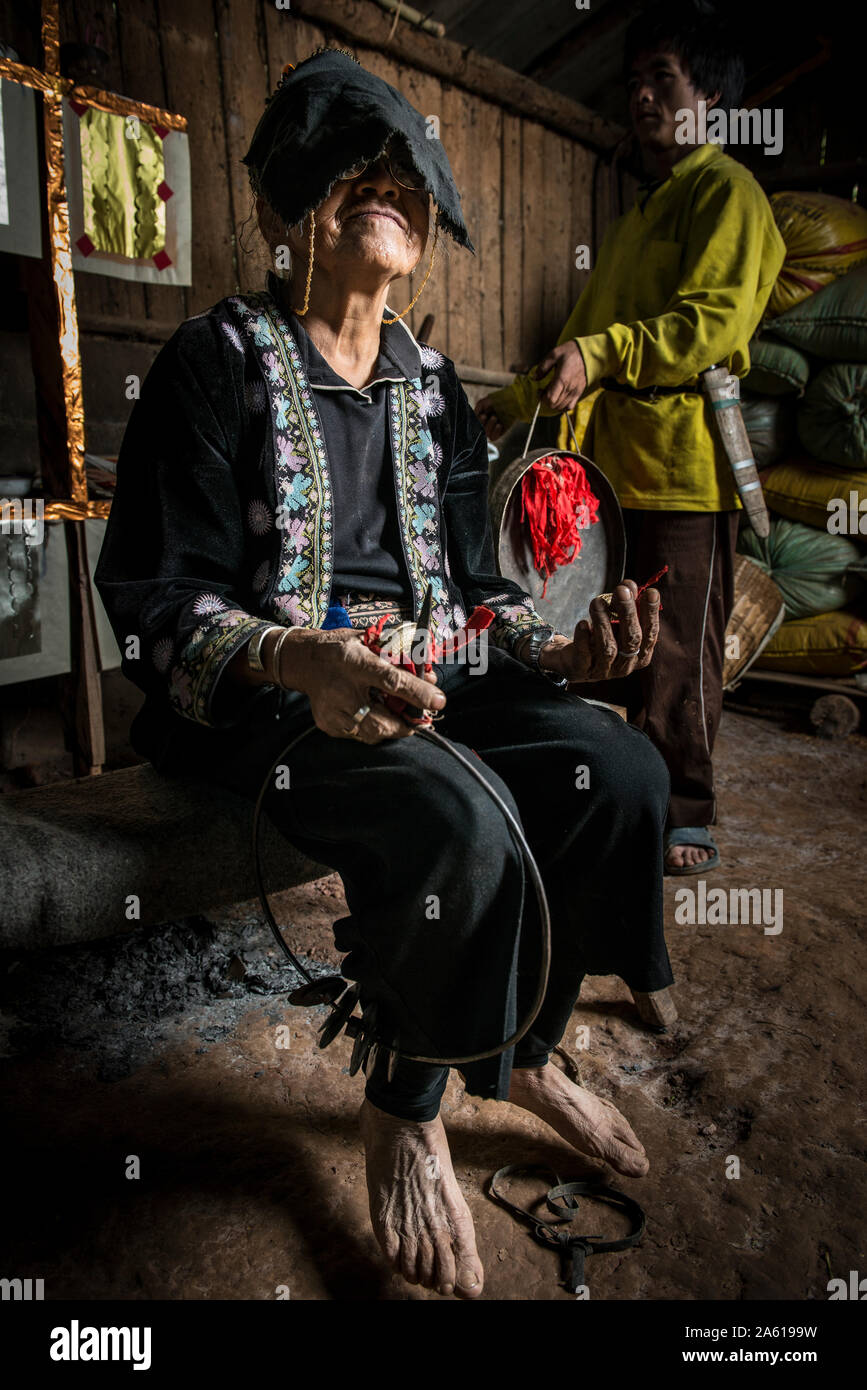 Hmong shaman performing a ritual in Khun Sathan, Nan, Thailand Stock ...