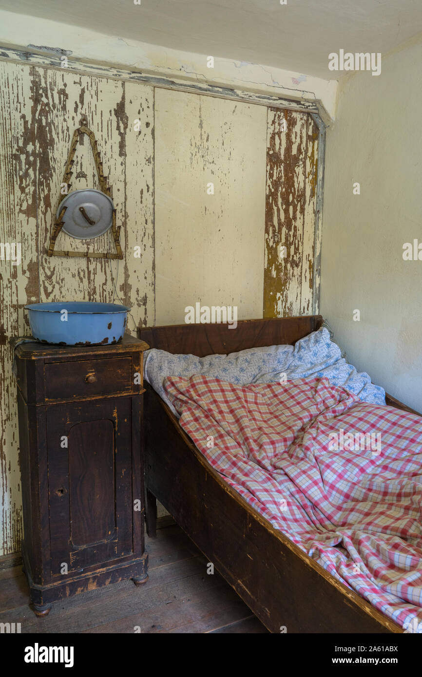 Medieval house interior peasant High Resolution Stock Photography and ...