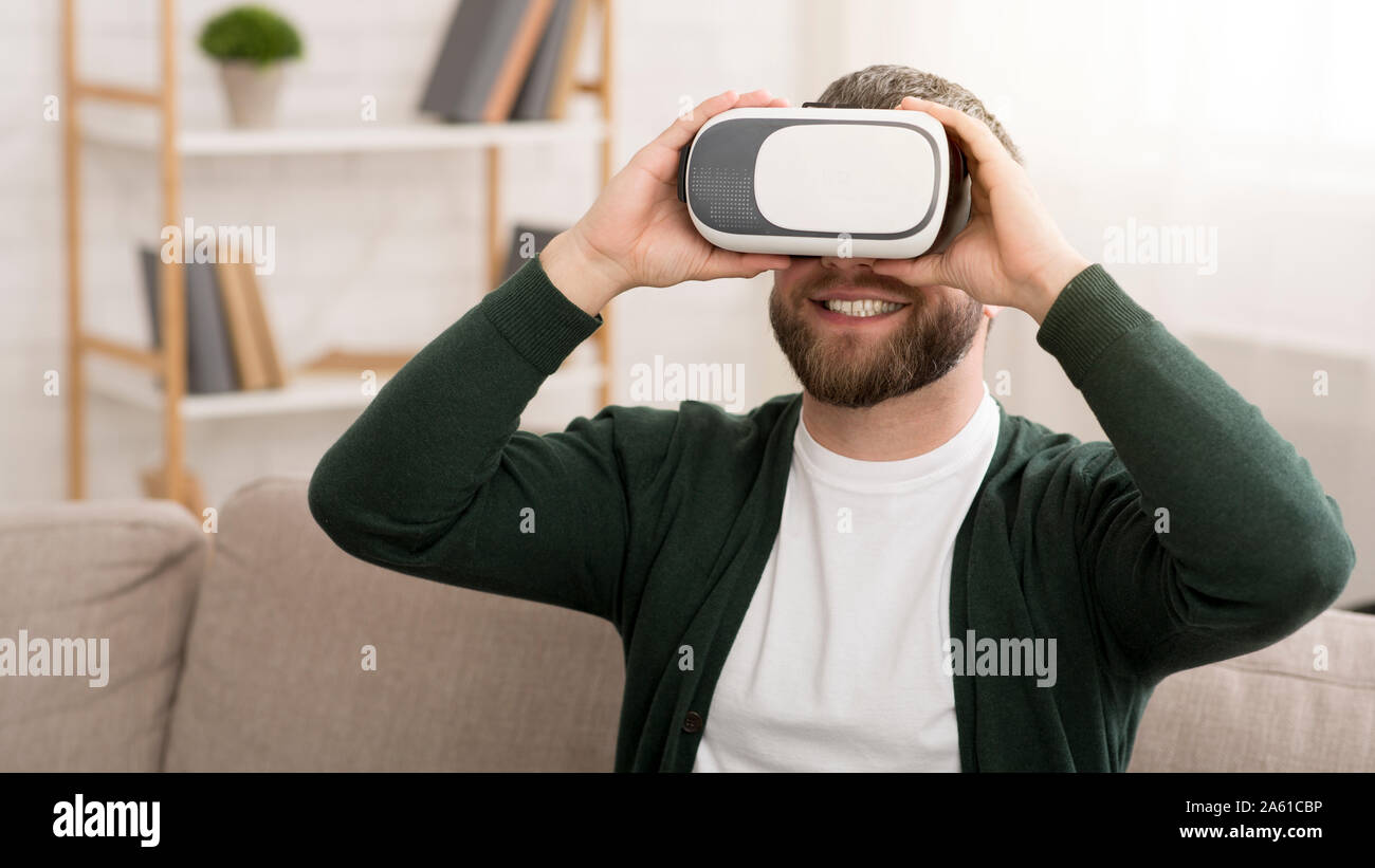 Man enjoying vr hi-res stock photography and images - Alamy