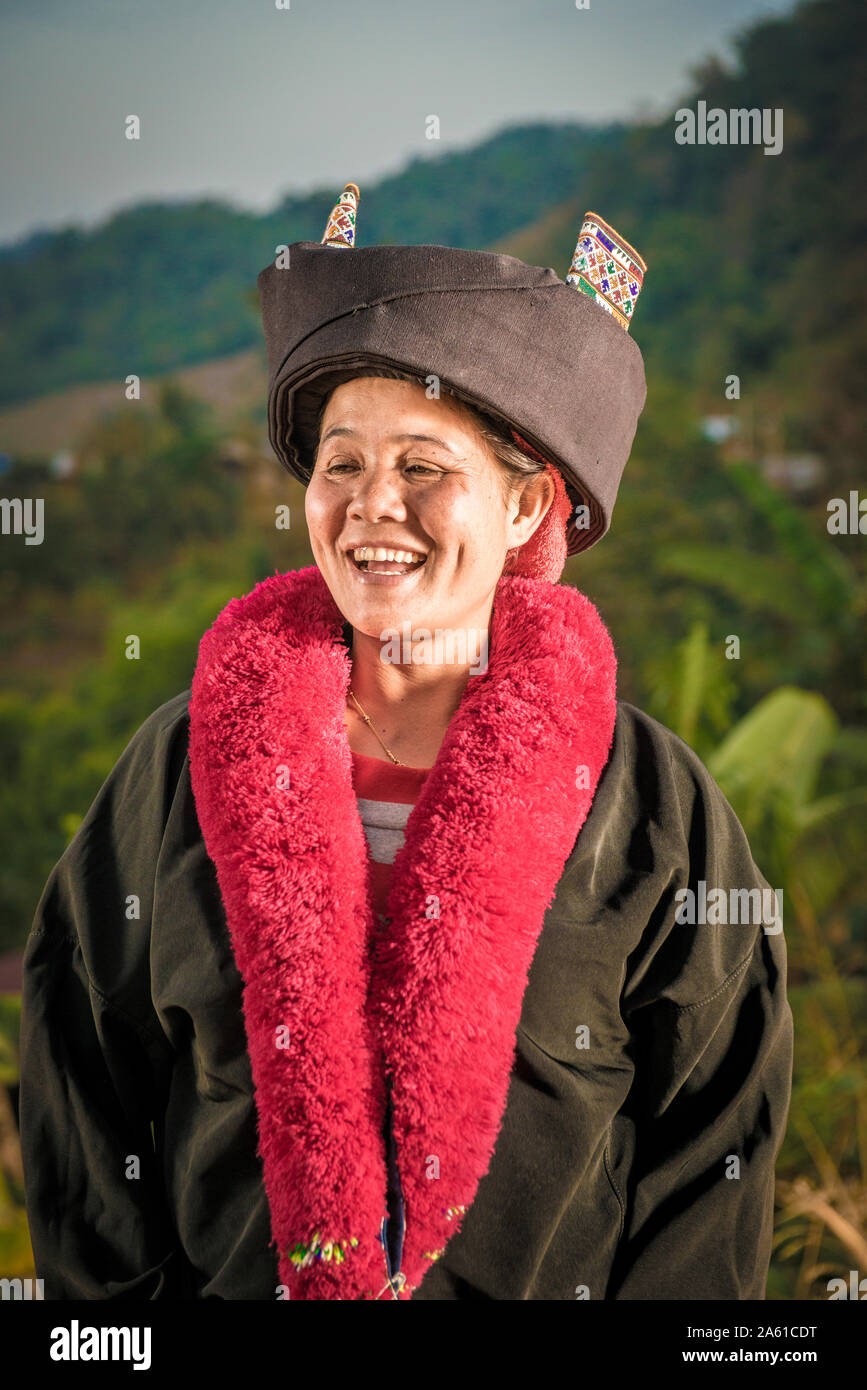 34 years old Yao hill tribe minority woman showing the they`er ...